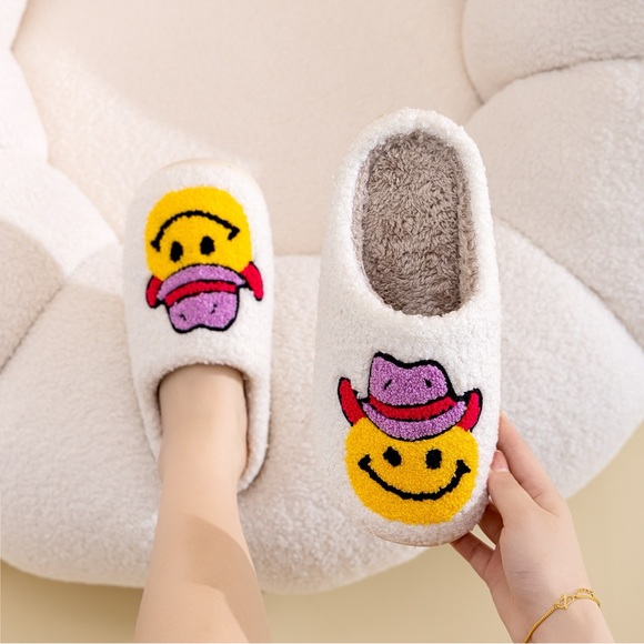 Melody | Shoes | Melody Smiley Face Slippers | Poshmark